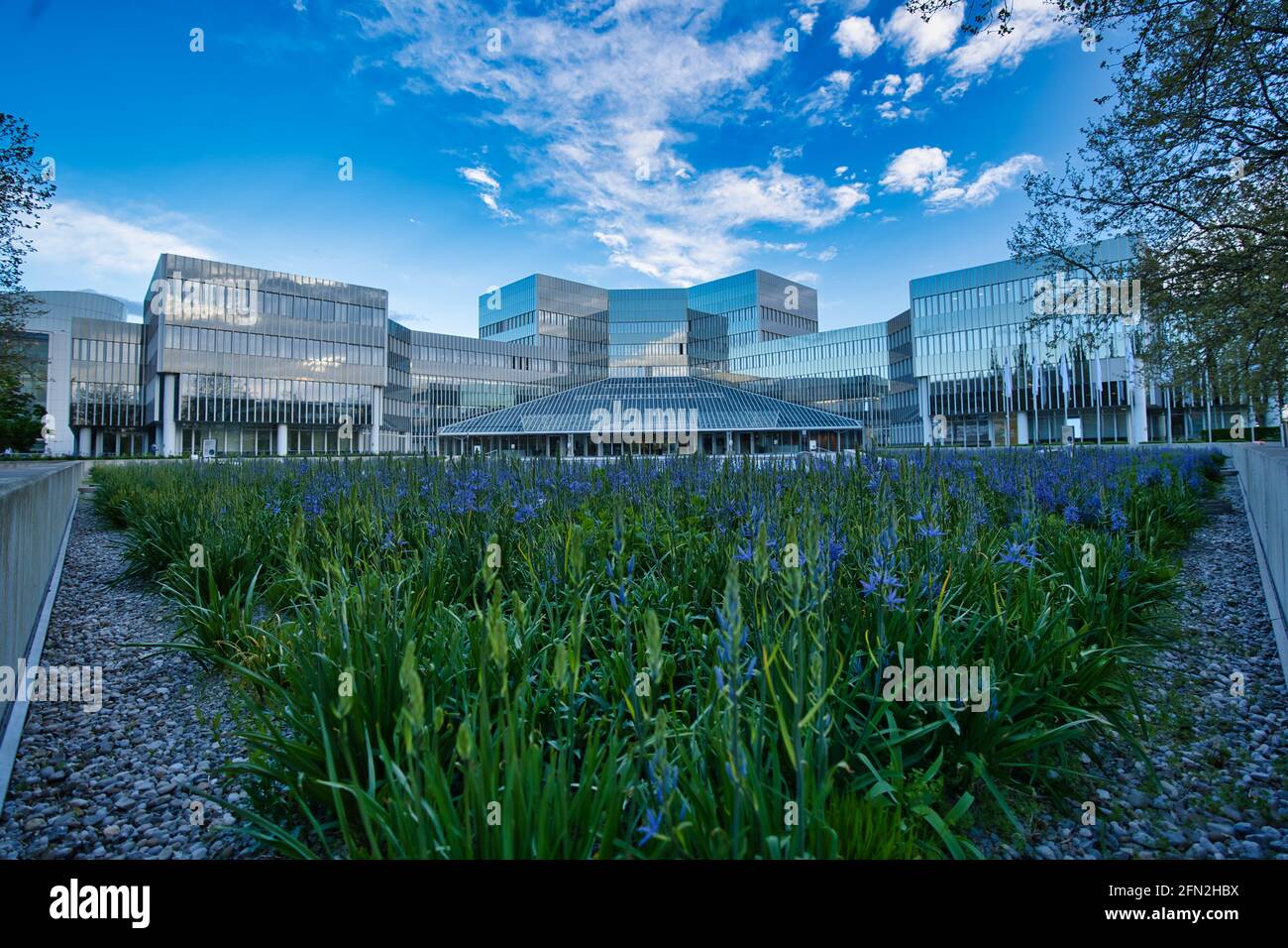 Bmw innovation center hi-res stock photography and images - Alamy