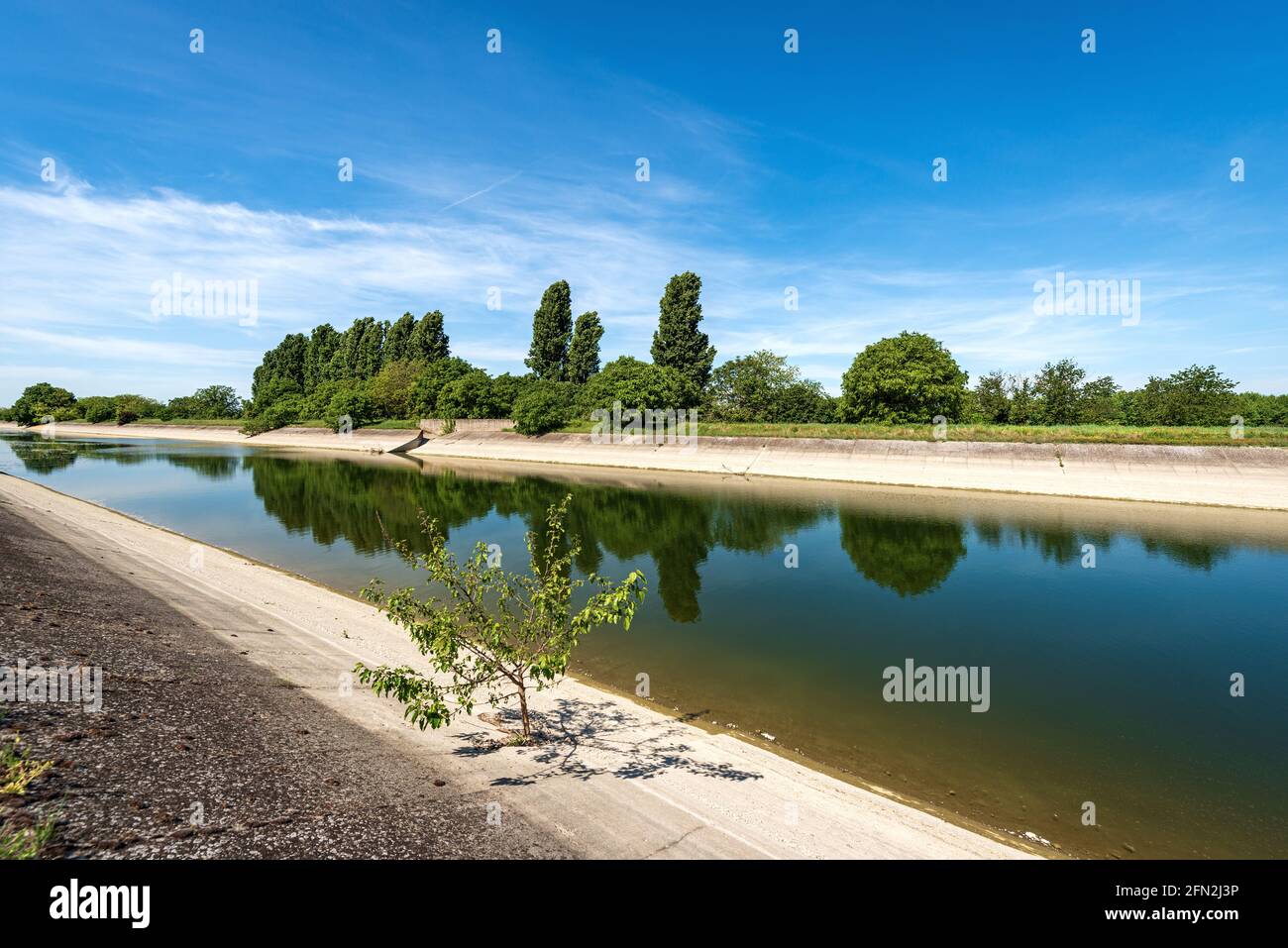 Padana plain canal hi-res stock photography and images - Alamy
