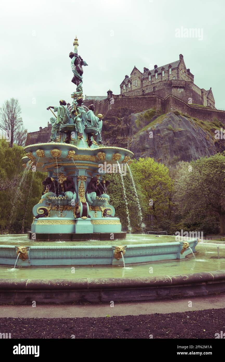 Fountain in front of Edinburgh Castle Stock Photo - Alamy
