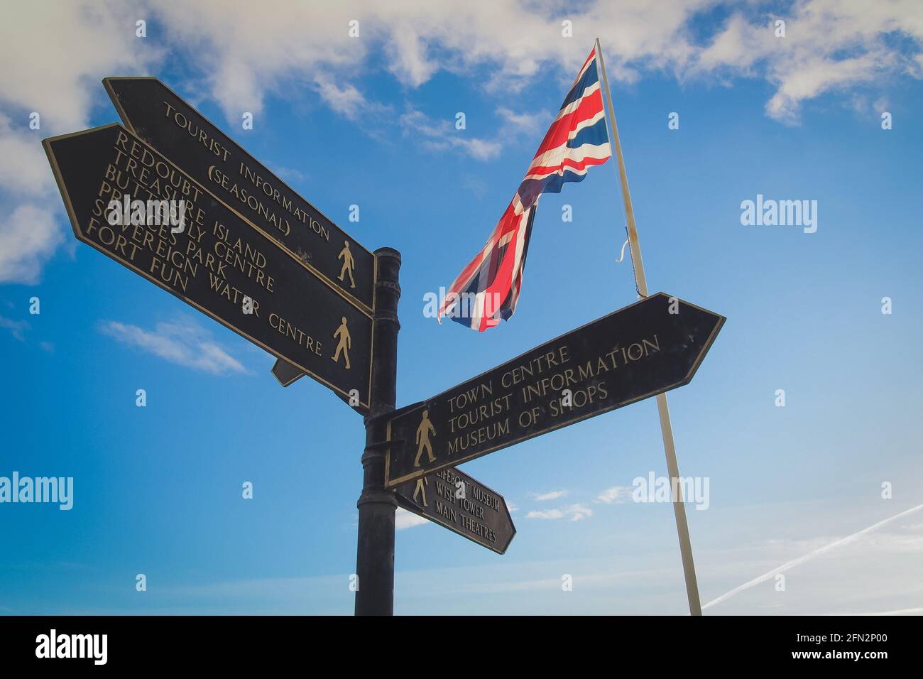Street signs in england hi-res stock photography and images - Alamy