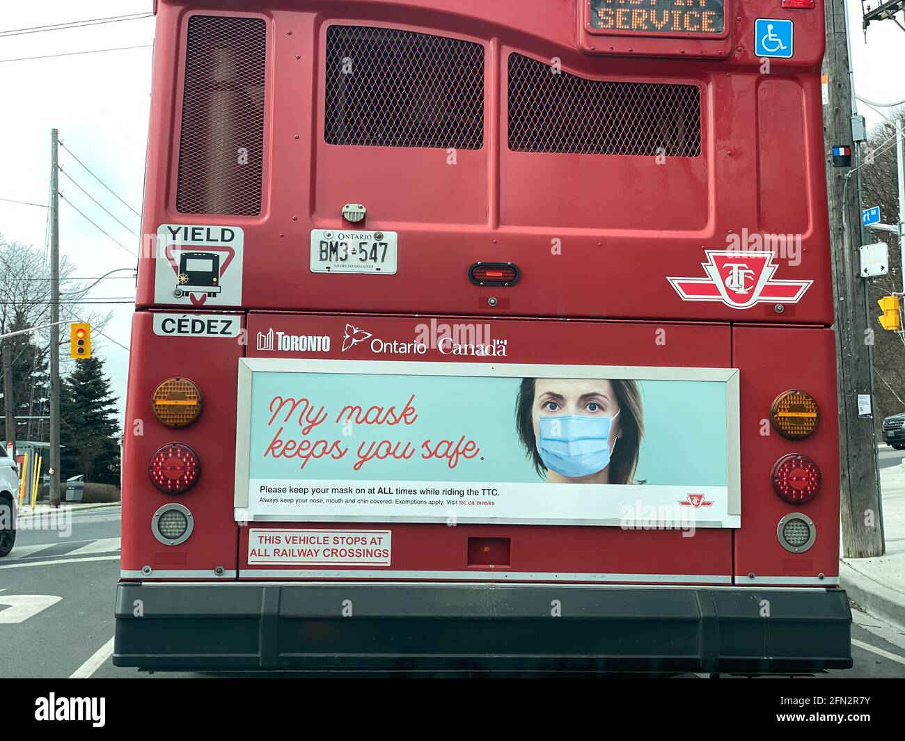SIGN ON BACK OF TTC BUS RE MASK WEARING AND COVID-19 PANDEMIC Stock ...