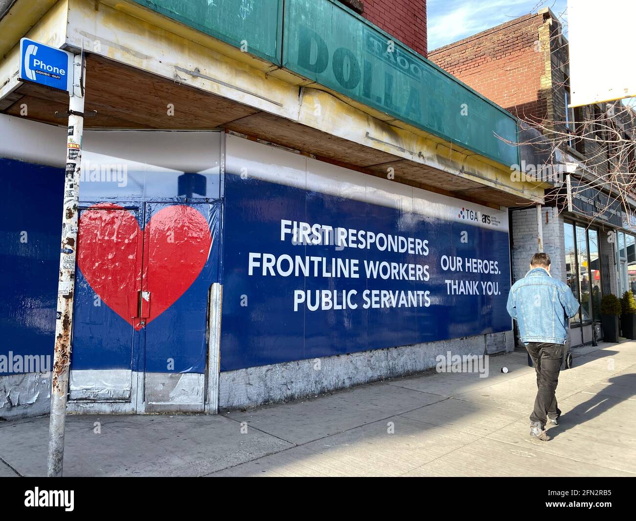 SIGN ON BUILDING SUPPORTING FRONT LINE WORKERS DURING COVID-19 PANDEMIC ...