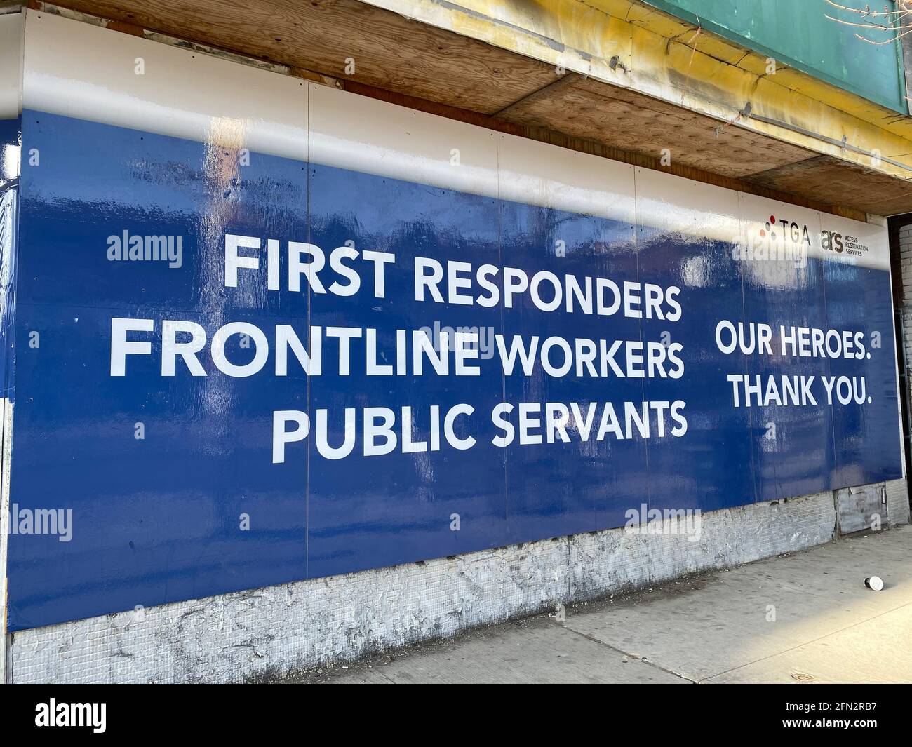 SIGN ON BUILDING SUPPORTING FRONT LINE WORKERS DURING COVID-19 PANDEMIC ...