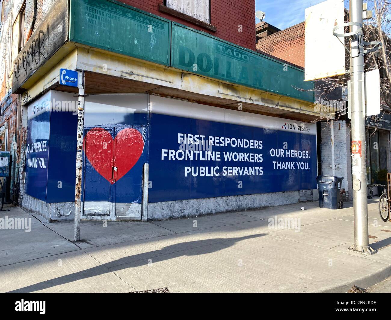 SIGN ON BUILDING SUPPORTING FRONT LINE WORKERS DURING COVID-19 PANDEMIC ...