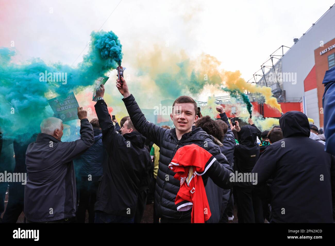 Fan protesting outside Old Trafford with Smoke stick Stock Photo - Alamy