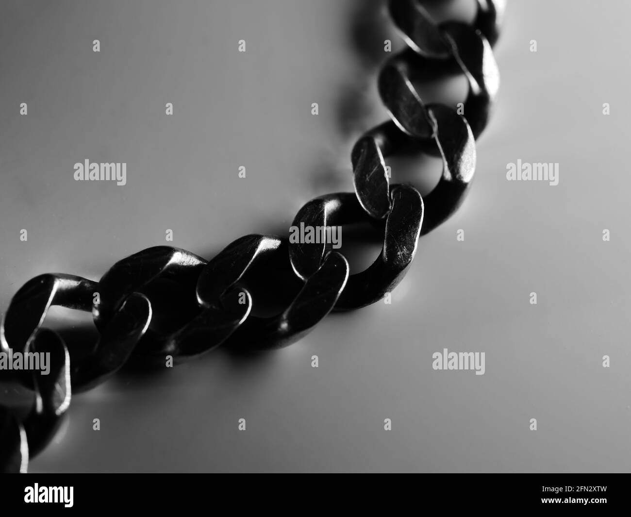 Top view of a metal chain Stock Photo - Alamy