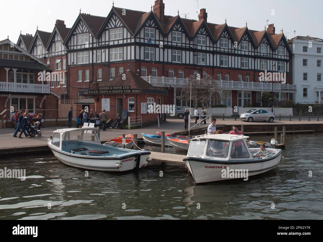 Thames launches hi-res stock photography and images - Alamy