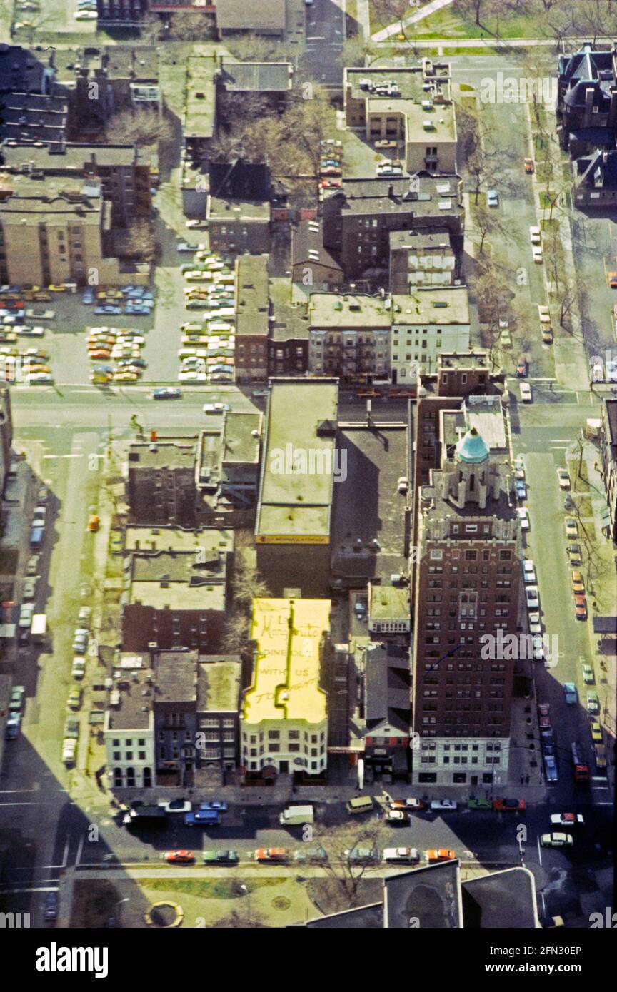 Downtown chicago 1970s hi-res stock photography and images - Alamy