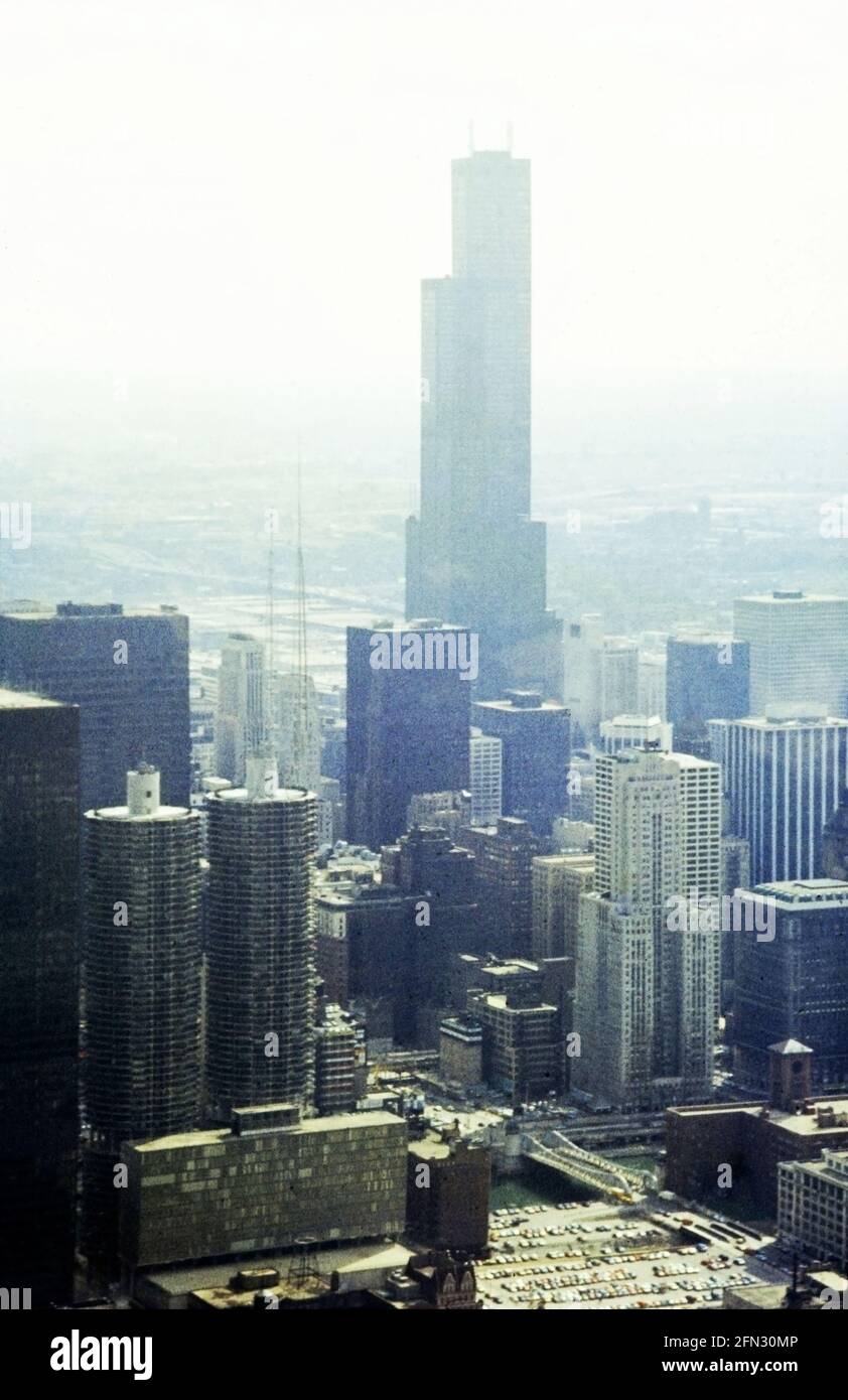 Downtown chicago 1970s hi-res stock photography and images - Alamy