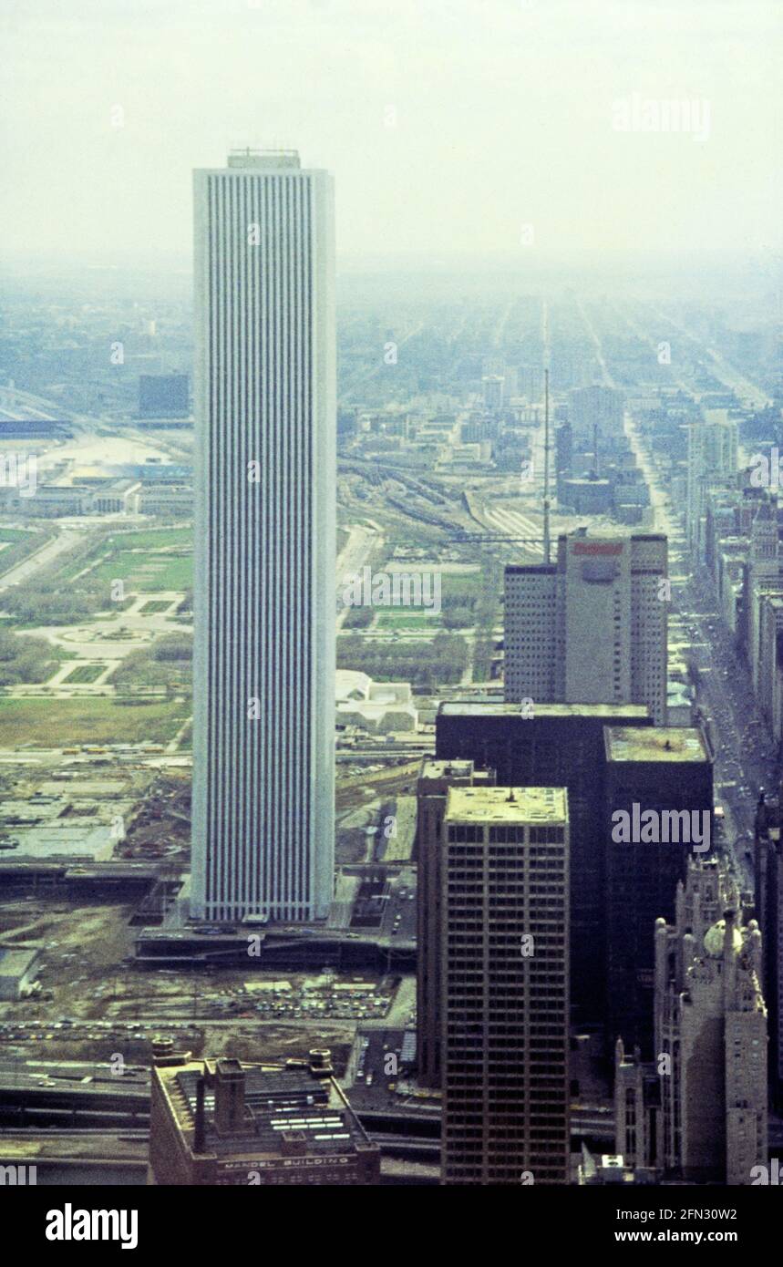Downtown chicago 1970s hi-res stock photography and images - Alamy