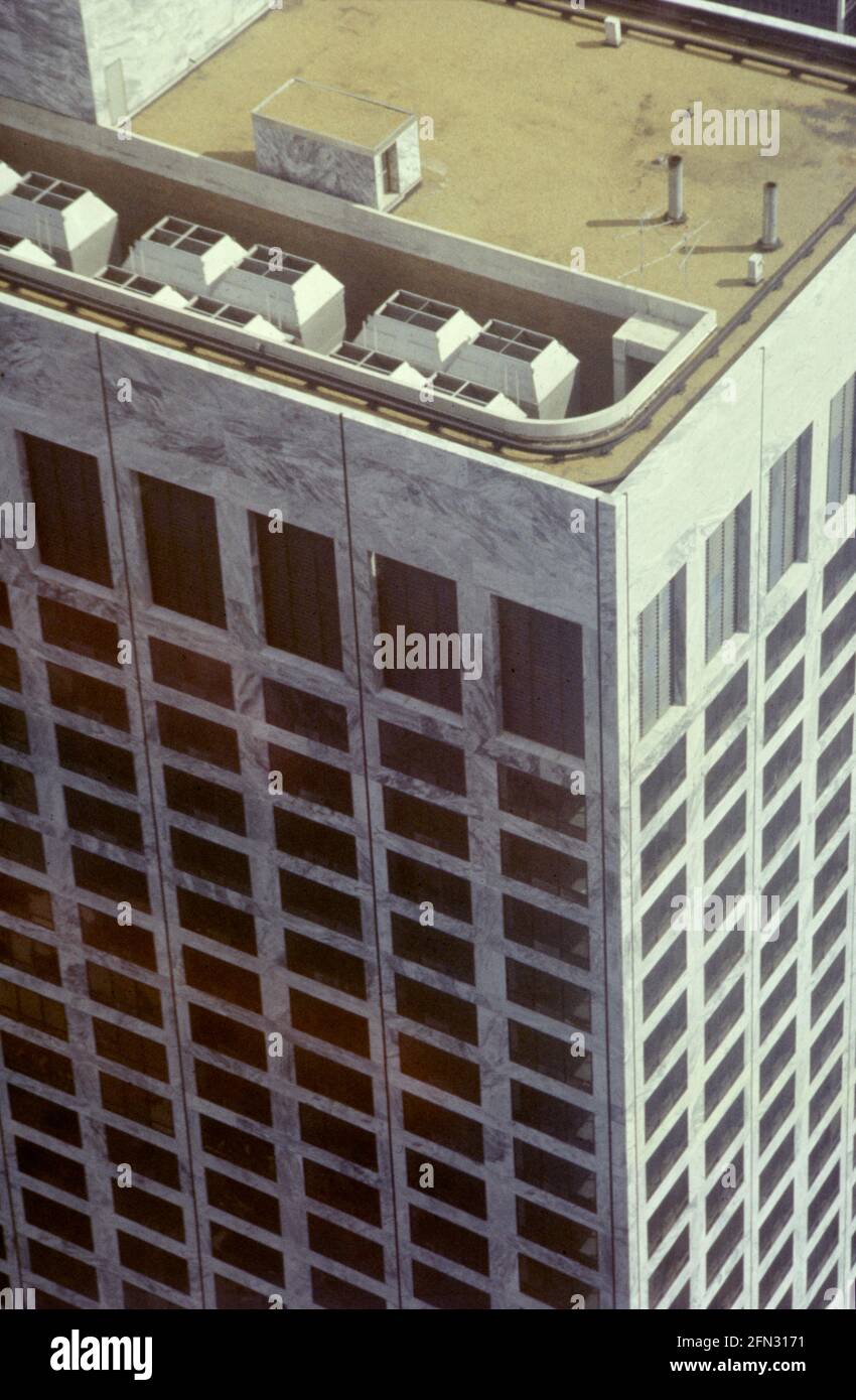 Downtown chicago 1970s hi-res stock photography and images - Alamy