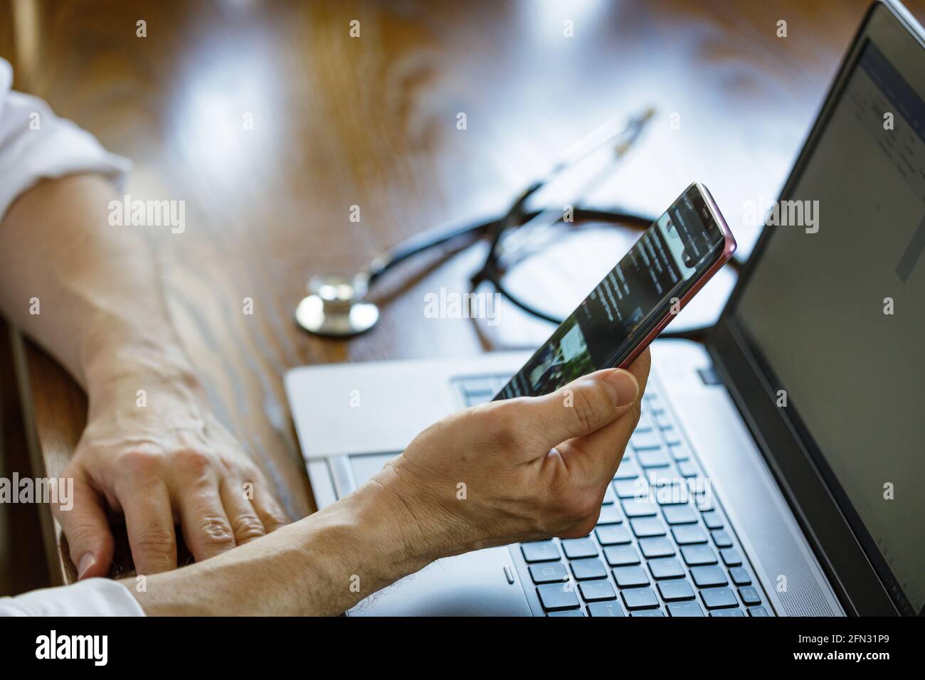 Telemedicine, doctor giving remote advice and diagnose Stock Photo - Alamy