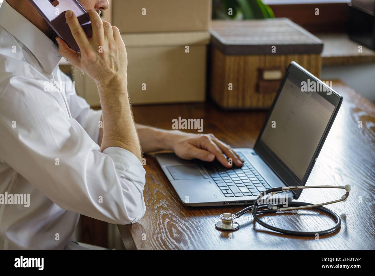 Telemedicine, doctor giving remote advice and diagnose Stock Photo - Alamy