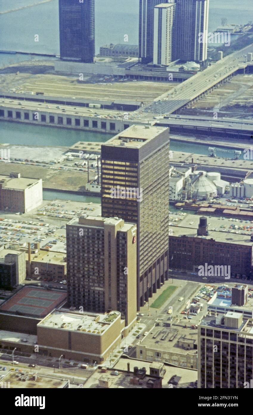Downtown chicago 1970s hi-res stock photography and images - Alamy