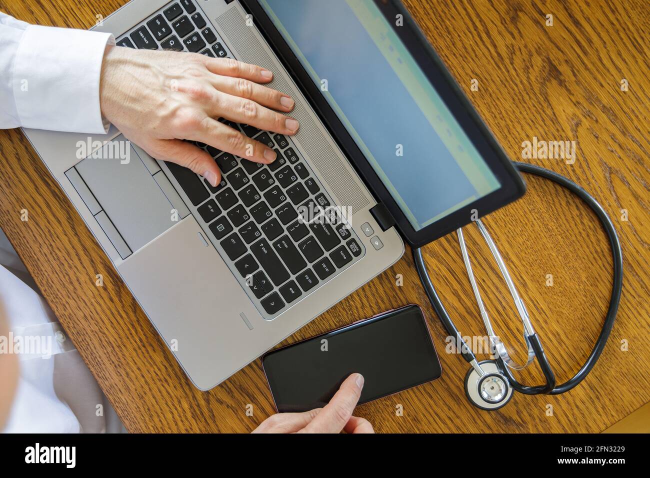 Telemedicine, doctor giving remote advice and diagnose Stock Photo - Alamy