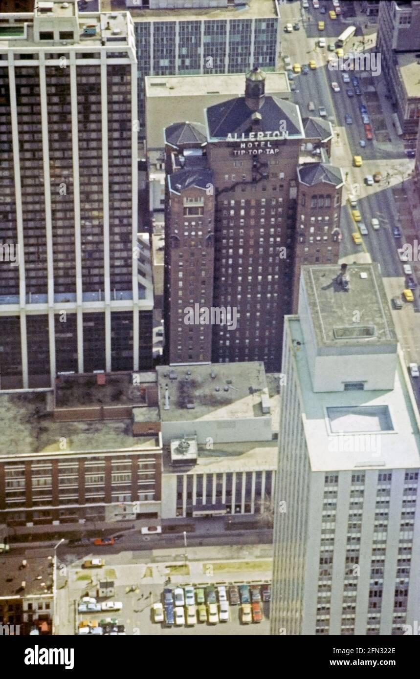 Downtown chicago 1970s hi-res stock photography and images - Alamy