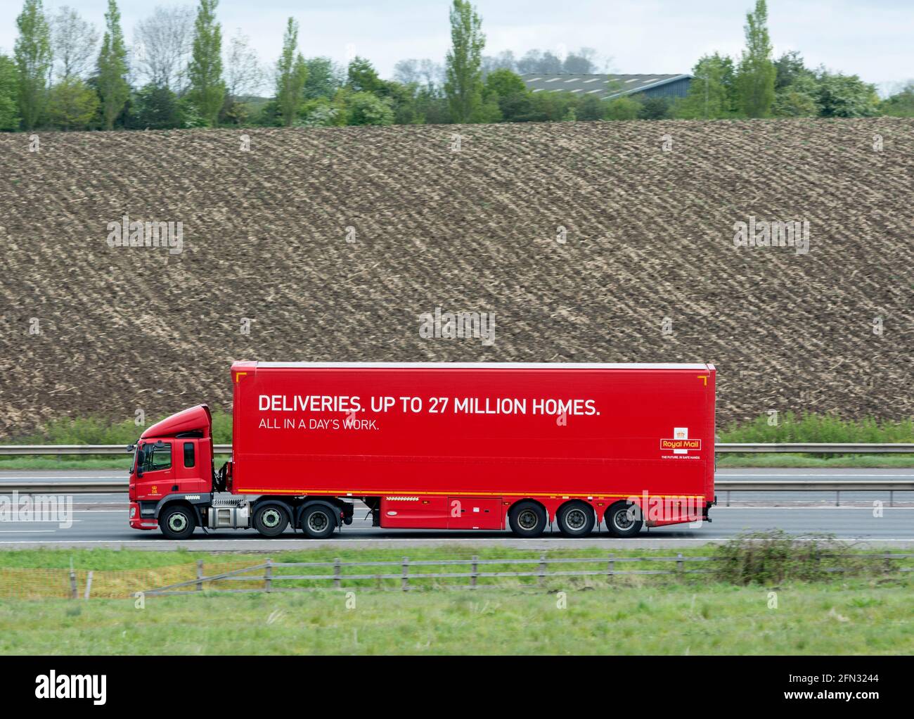Royal mail lorry hi-res stock photography and images - Alamy