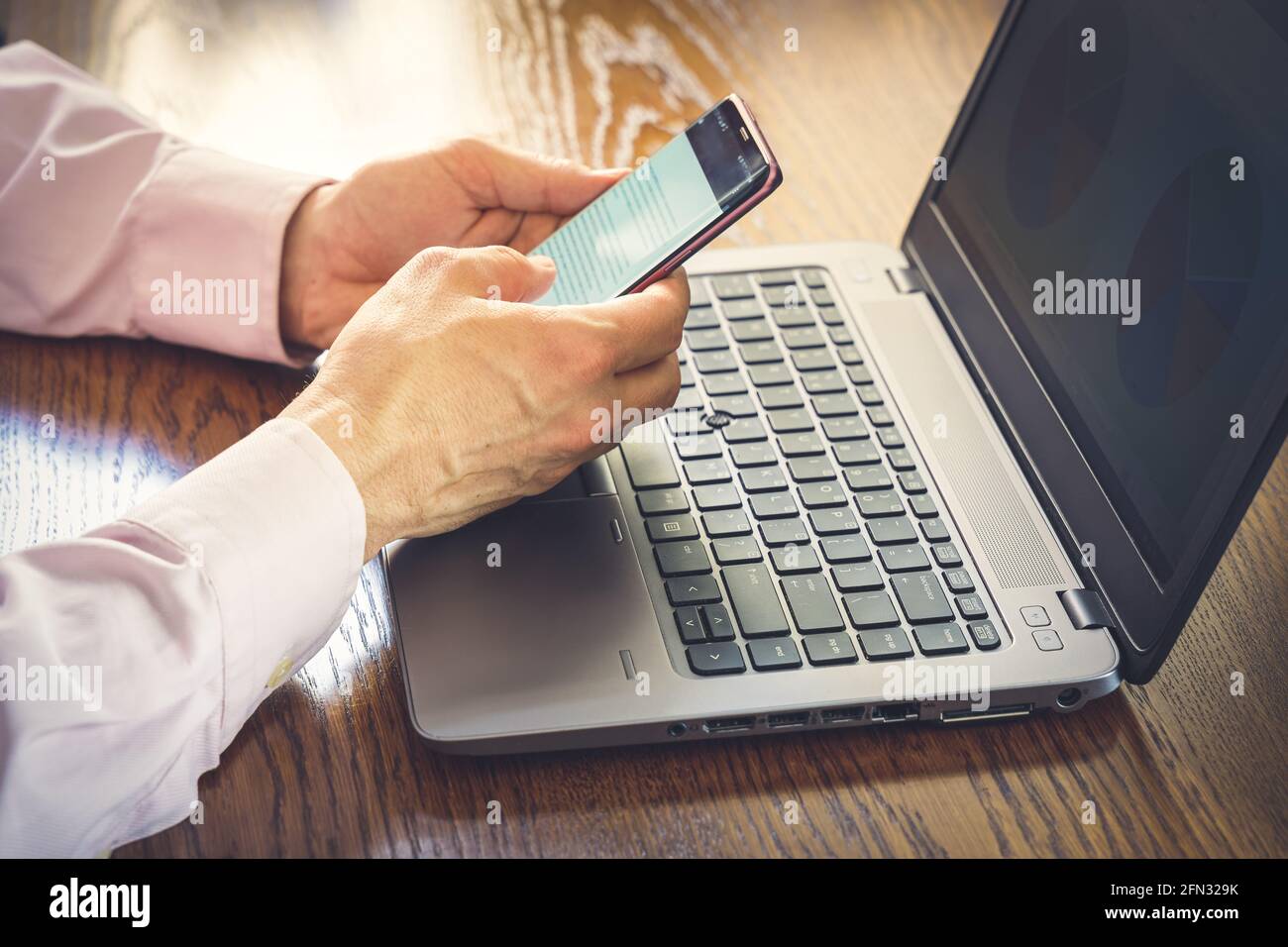 Work online office hi-res stock photography and images - Alamy