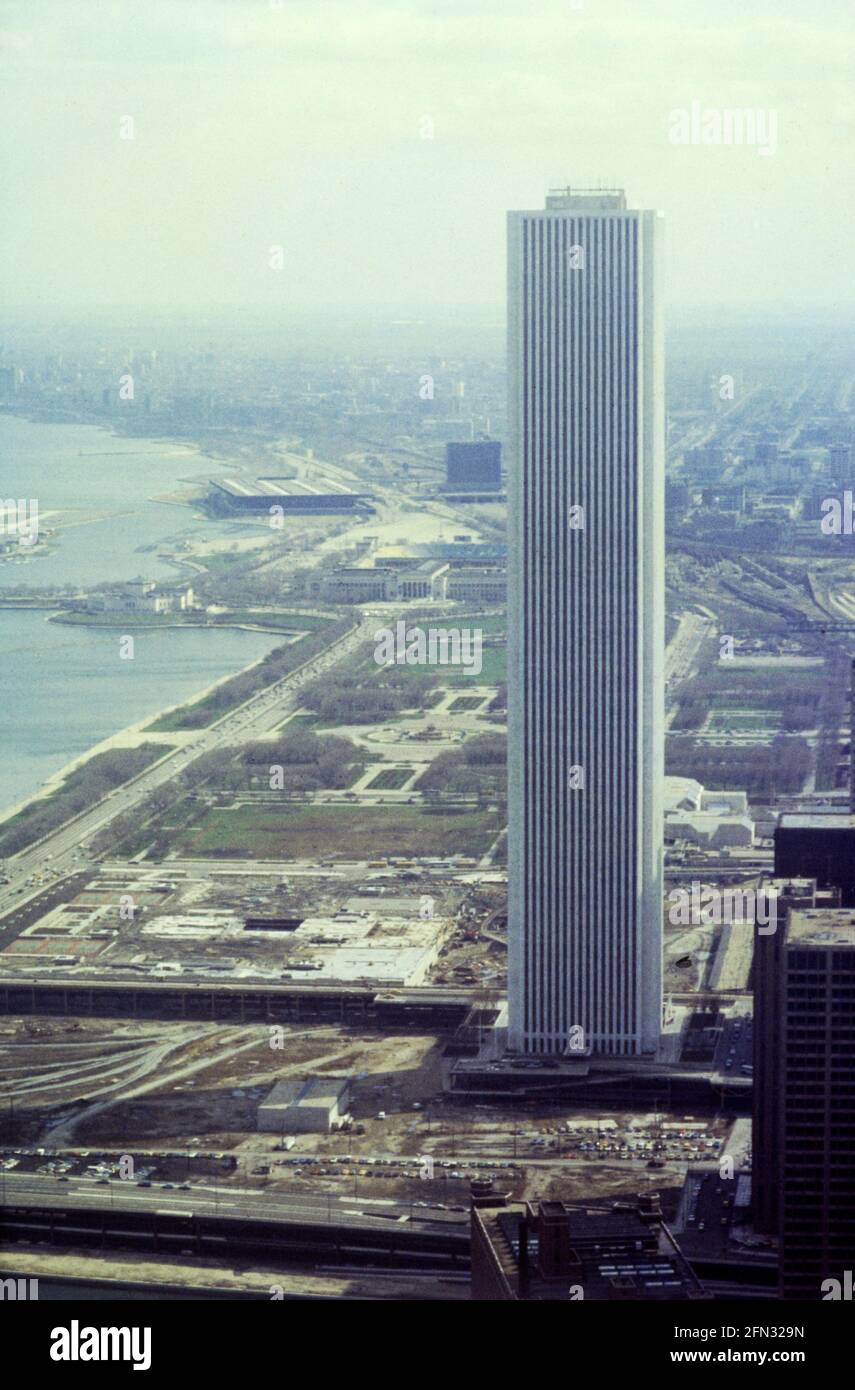 Downtown chicago 1970s hi-res stock photography and images - Alamy