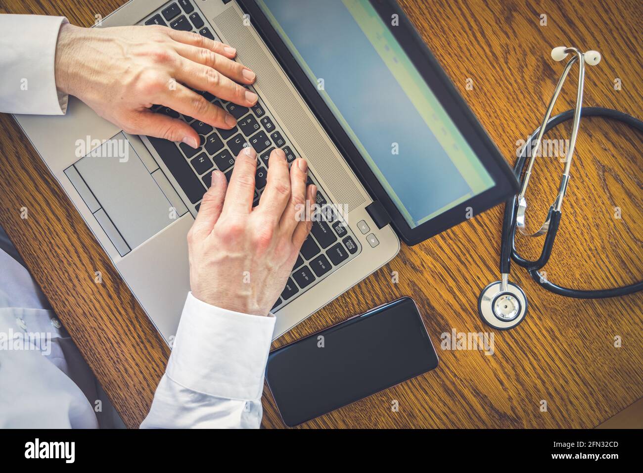 Telemedicine, doctor giving remote advice and diagnose Stock Photo - Alamy