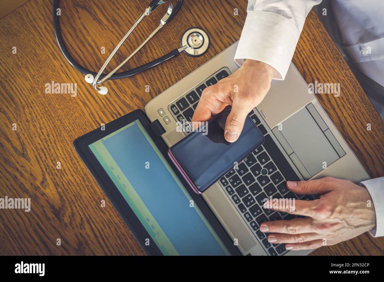 Telemedicine, doctor giving remote advice and diagnose Stock Photo - Alamy