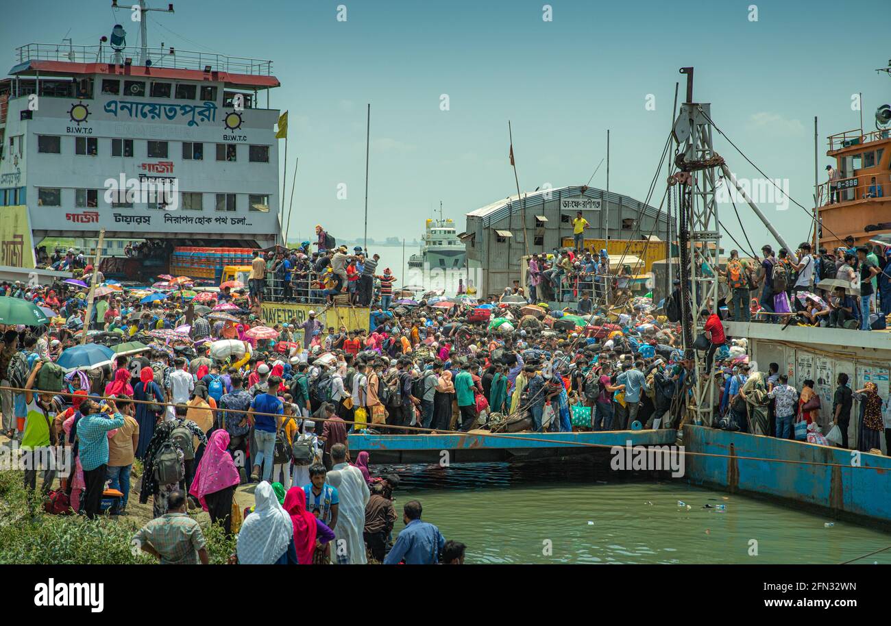 Eid journey in bangladesh Stock Photo - Alamy