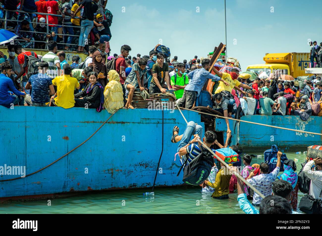 Eid journey in bangladesh Stock Photo - Alamy