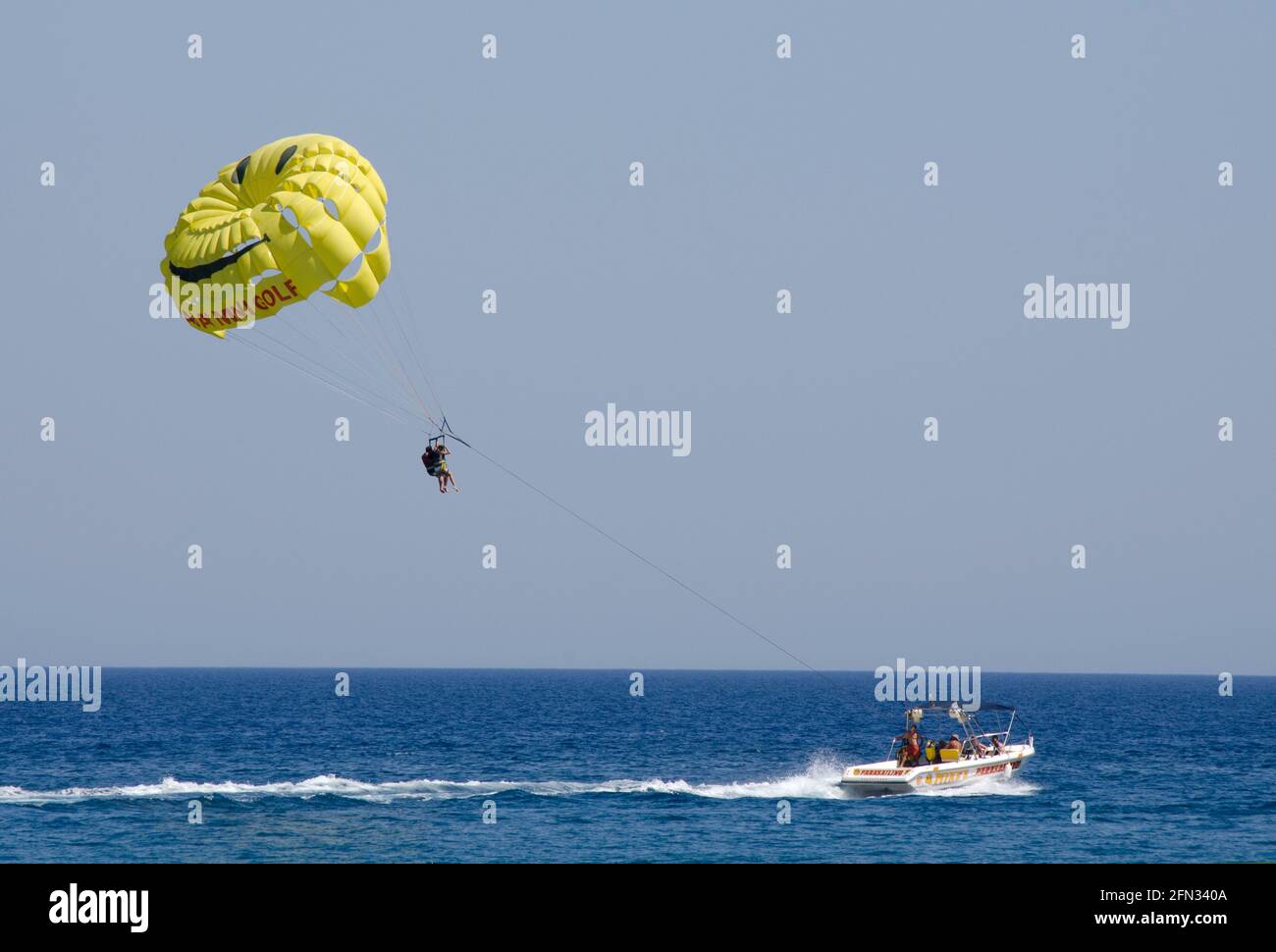 Parascending hi-res stock photography and images - Alamy