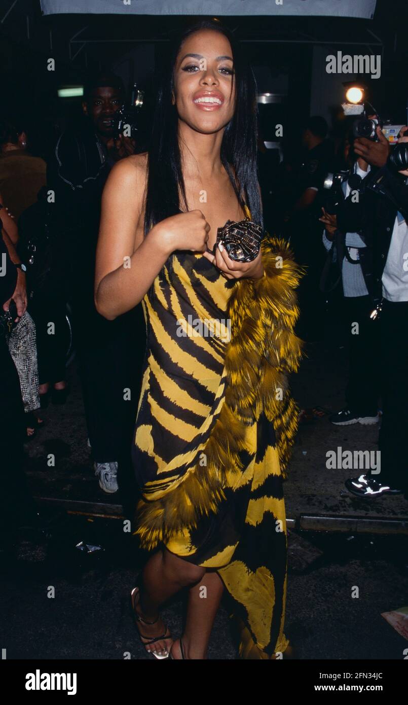 Aaliyah attends MTV's Video Music Awards after-party at Twirl in New ...