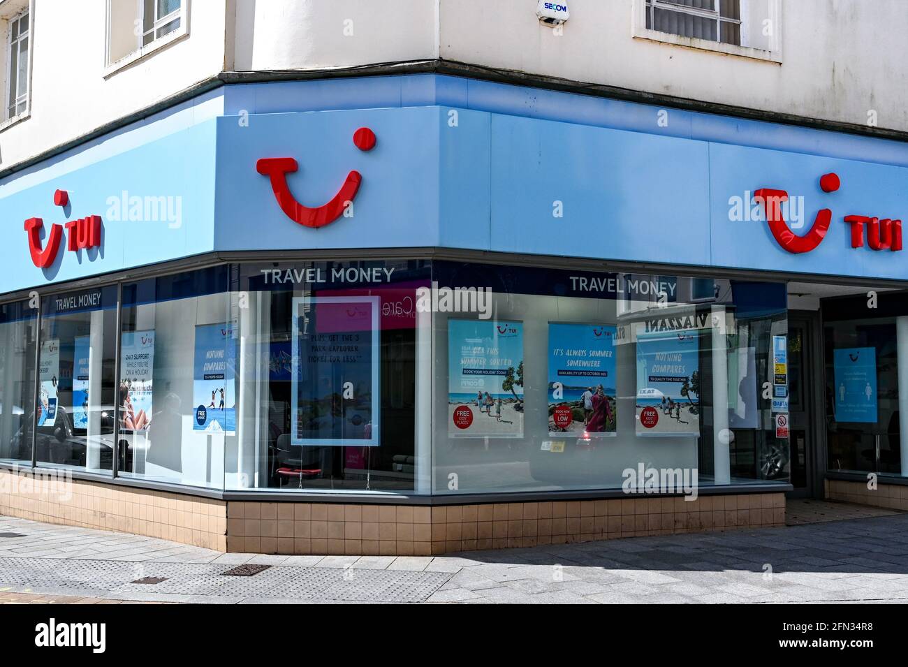 Tui agency hi-res stock photography and images - Alamy