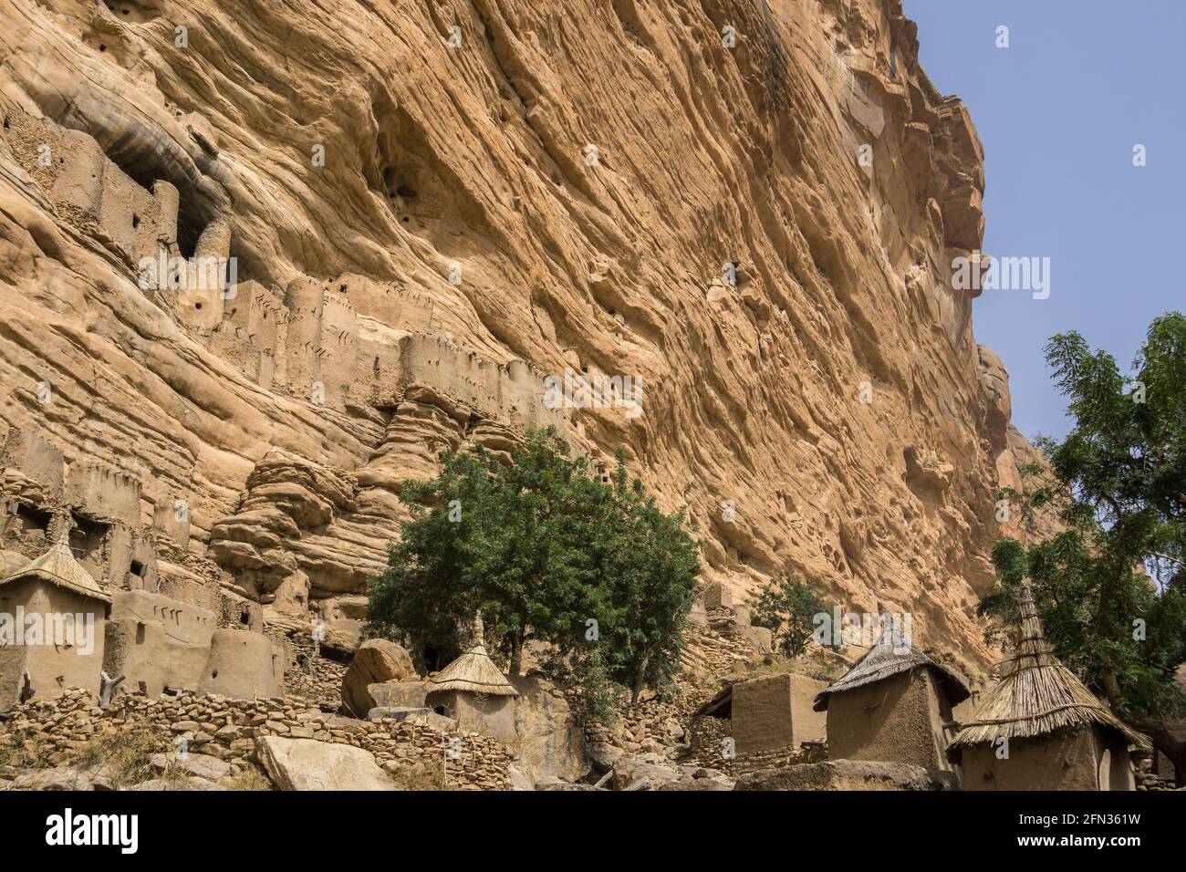 Dogon cliff houses and burial chambers Irelli village UNESCO World ...