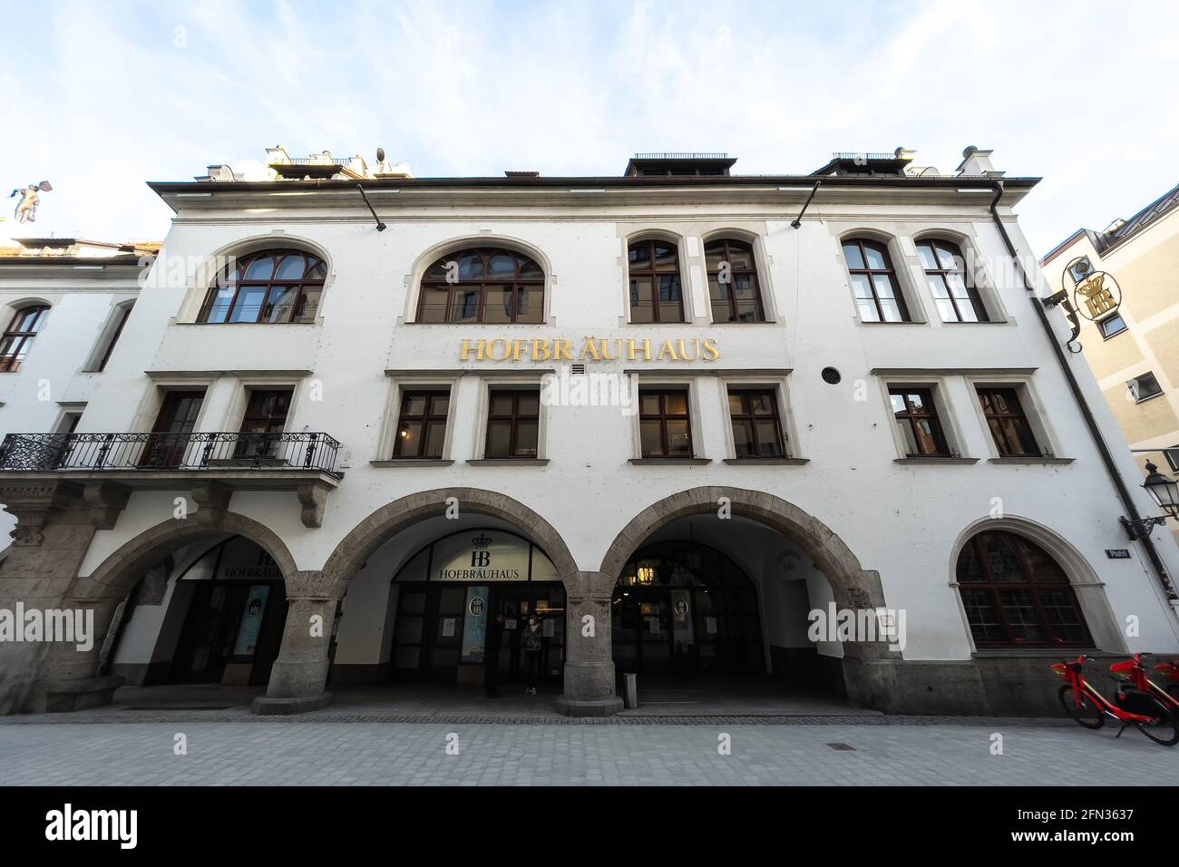 Hb hofbraeuhaus hofbrauhaus munich hi-res stock photography and images ...