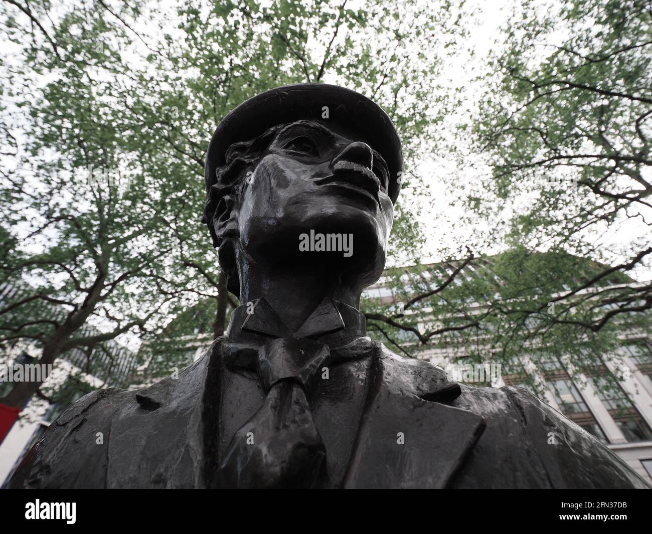 Charlie Chaplin Statue in London Stock Photo - Alamy
