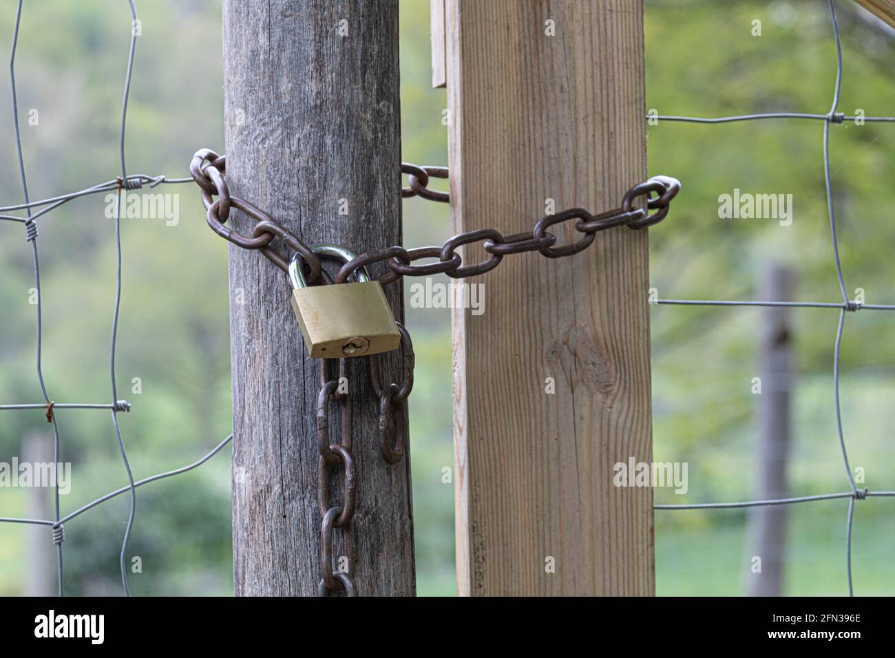 Connecting lock hi-res stock photography and images - Alamy