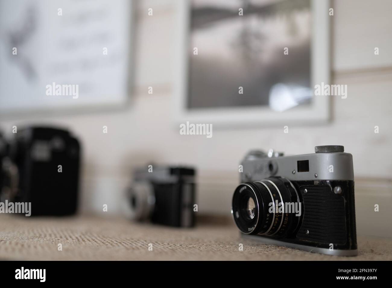 Retro vintage cameras on shelf Stock Photo - Alamy