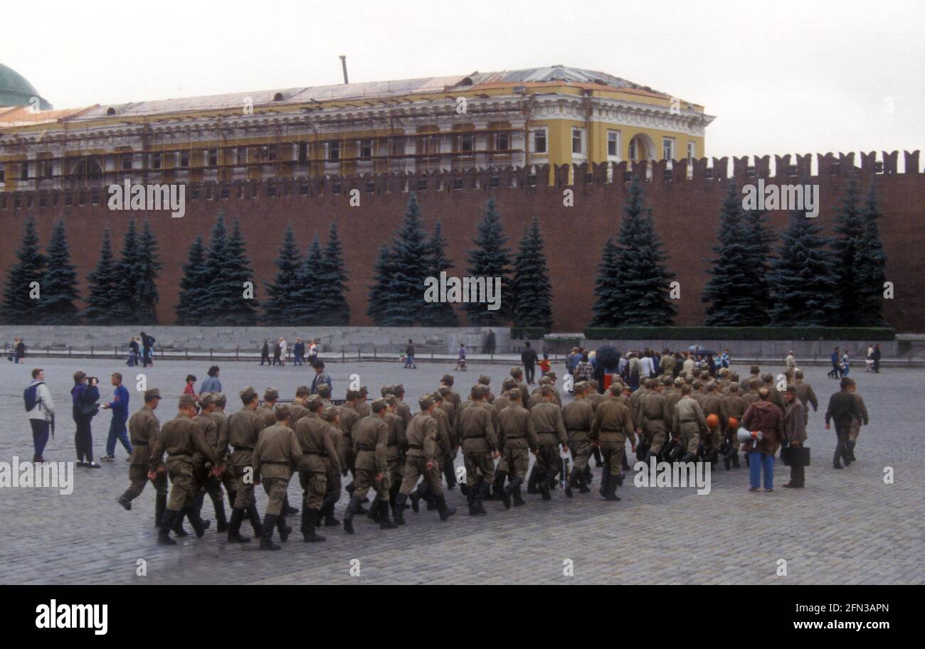 RED SQUARE, RUSSIA, 1994 PIC MIKE WALKER Stock Photo - Alamy