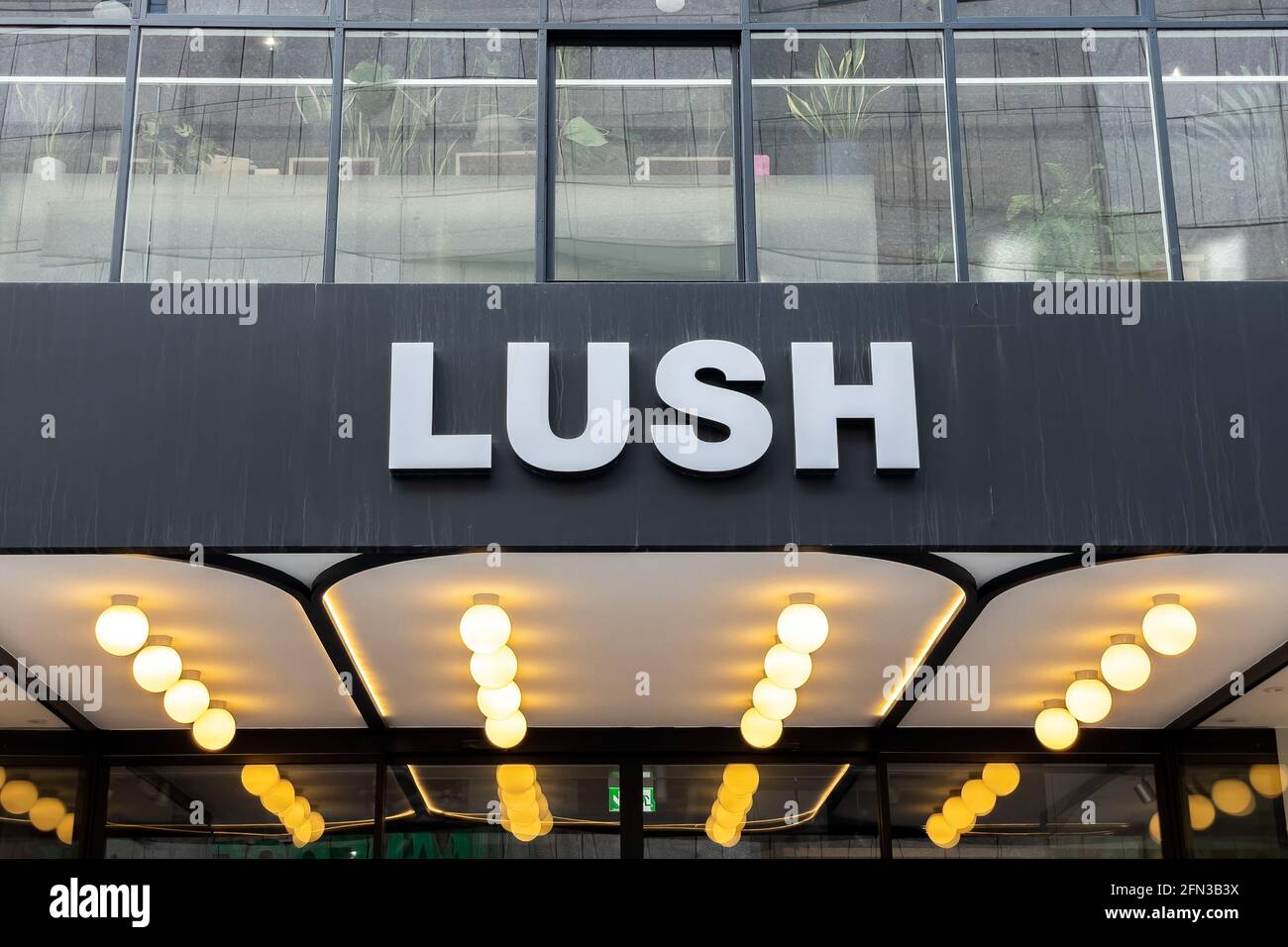 Lush logo hi-res stock photography and images - Alamy
