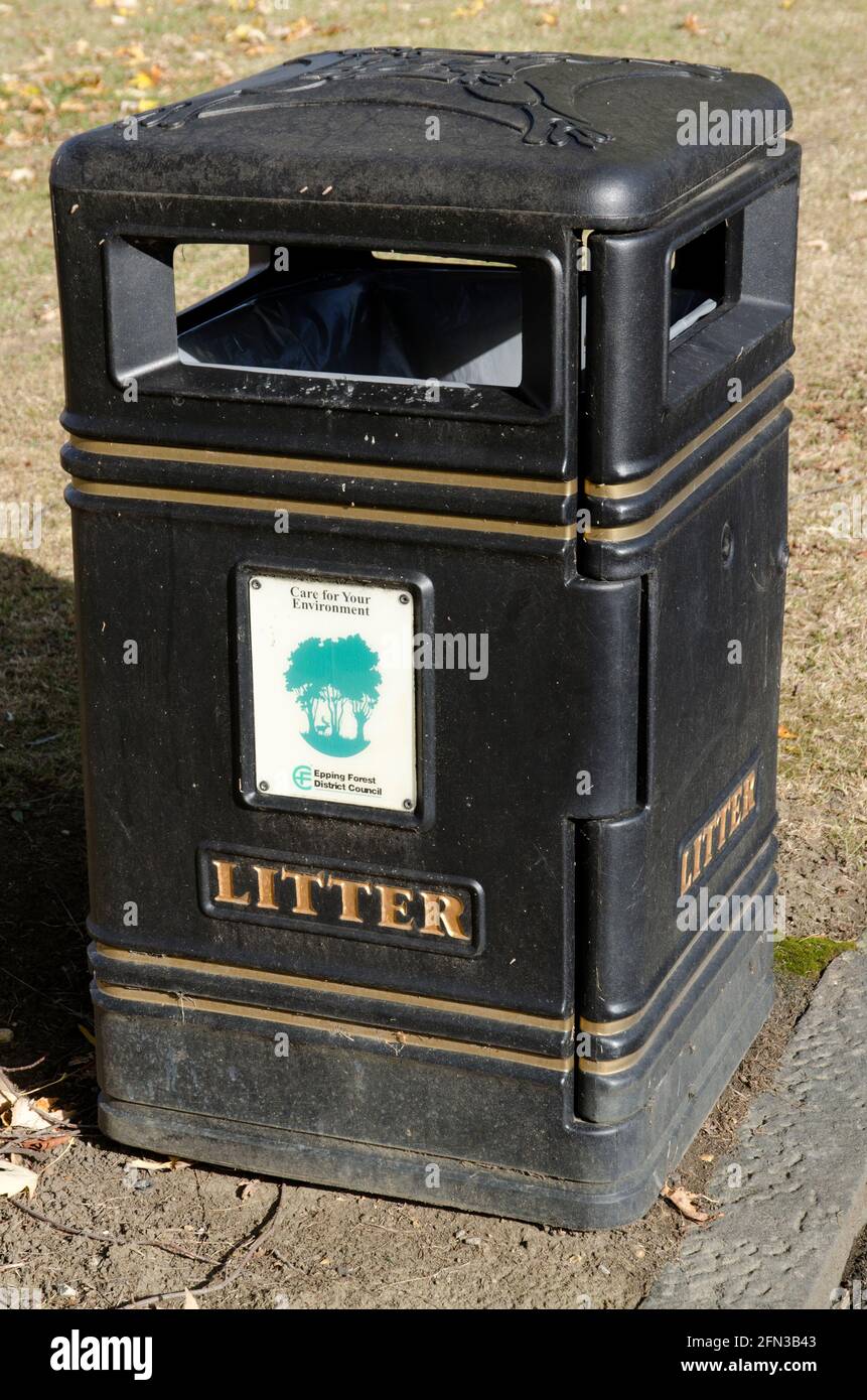 London rubbish hi-res stock photography and images - Alamy