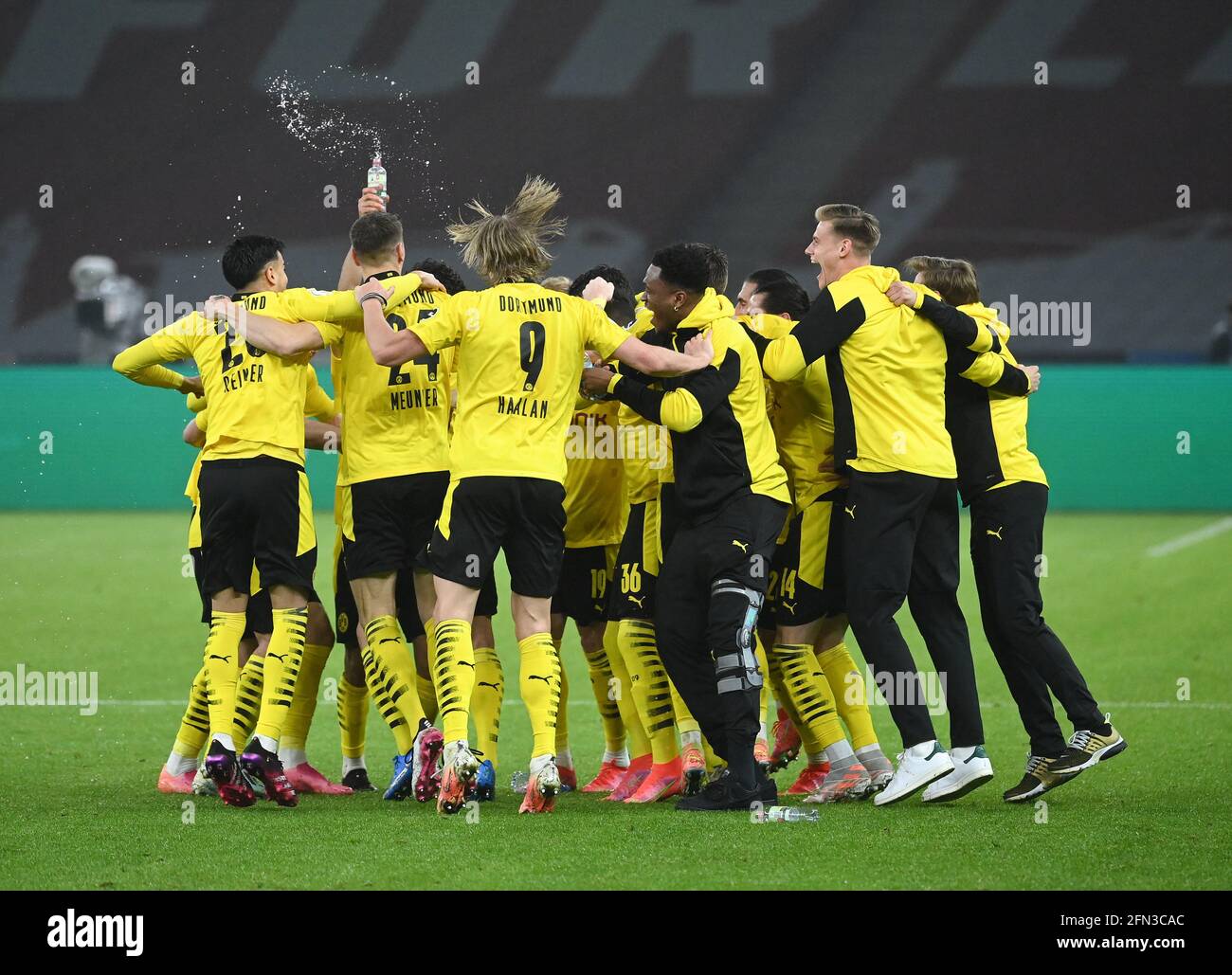 Haaland dortmund trophy hi-res stock photography and images - Alamy