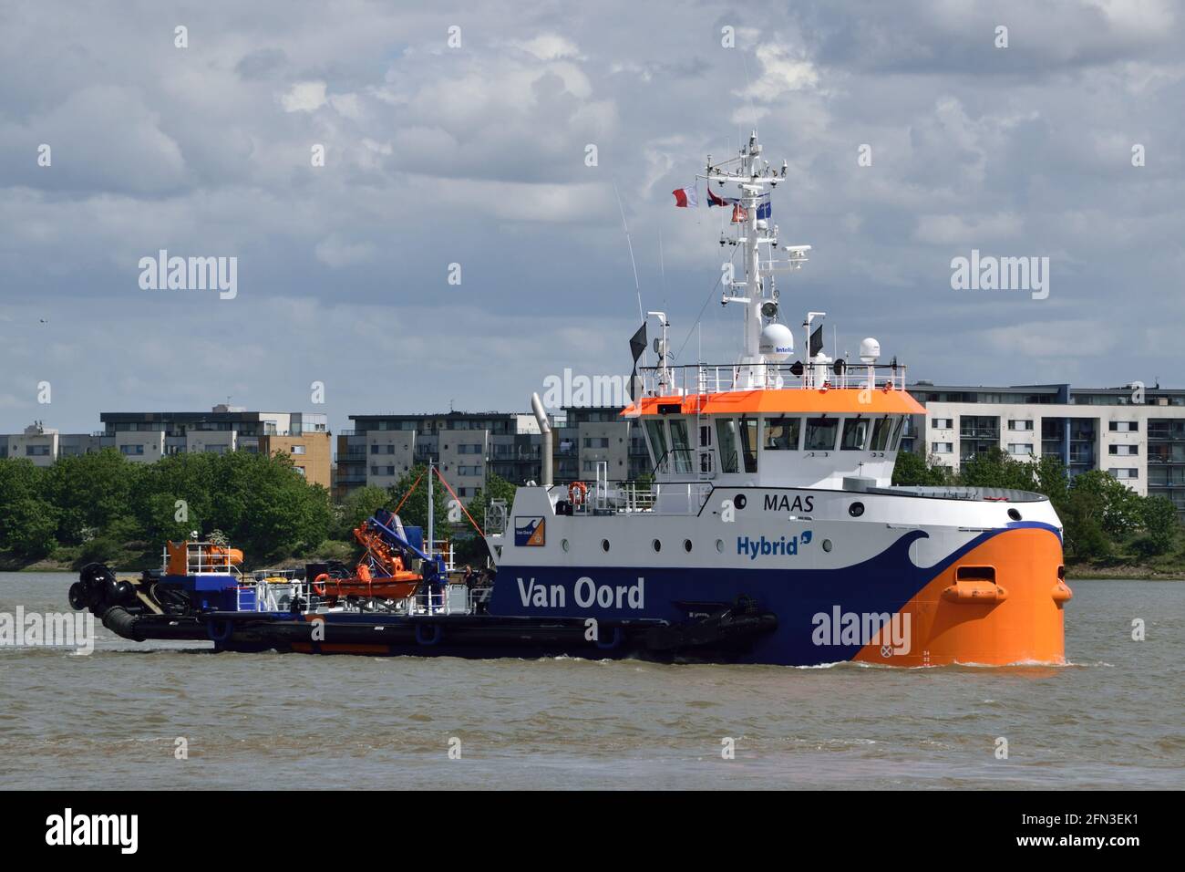 Hybrid powered water-injection dredger Maas working around the King ...