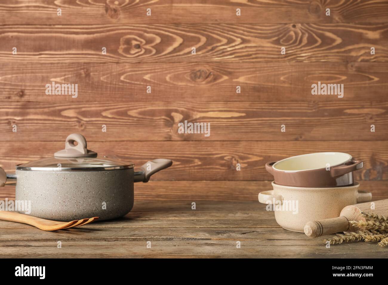 Various cooking pots hi-res stock photography and images - Alamy