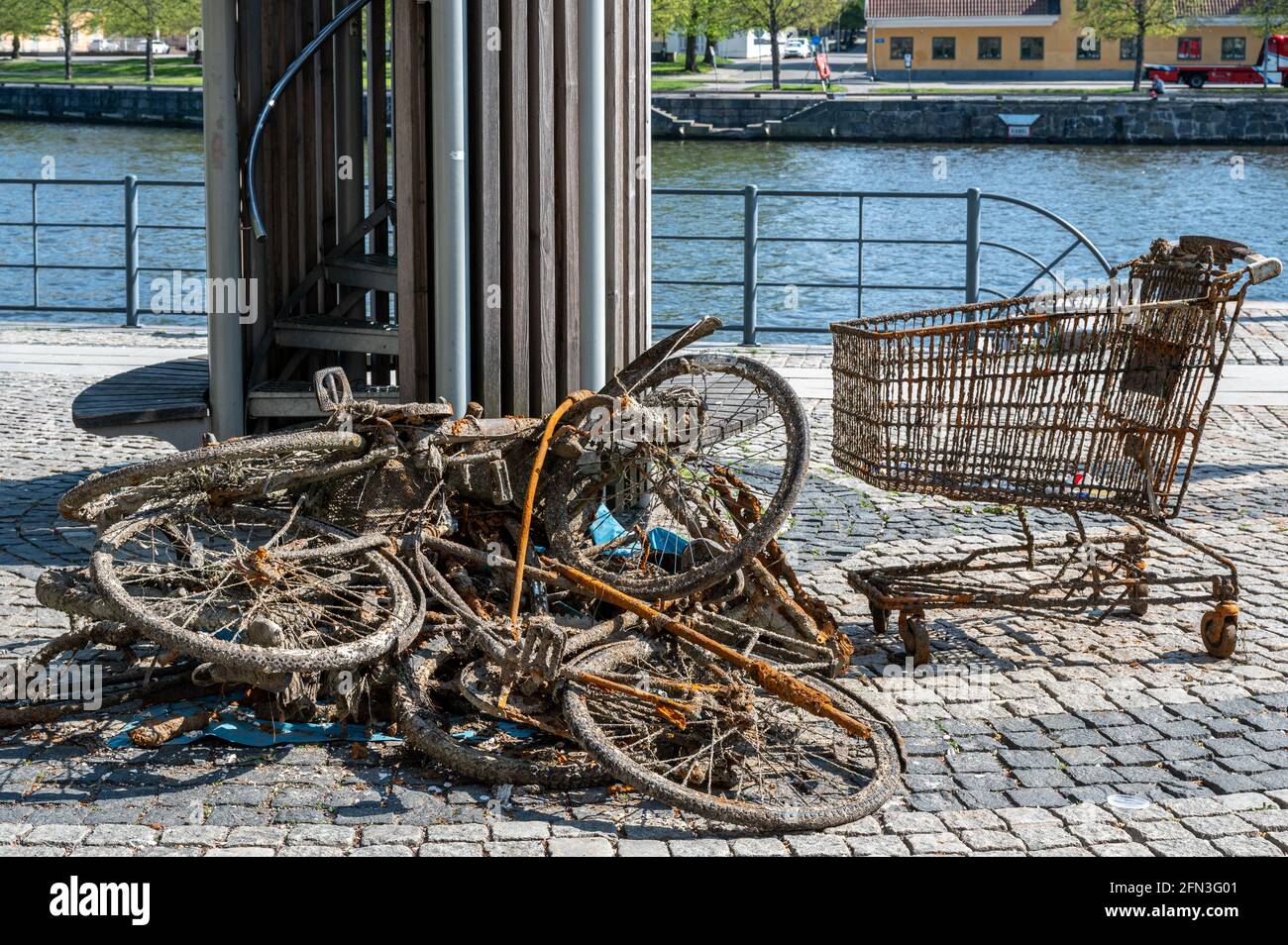 Rusty bicycles hi-res stock photography and images - Alamy