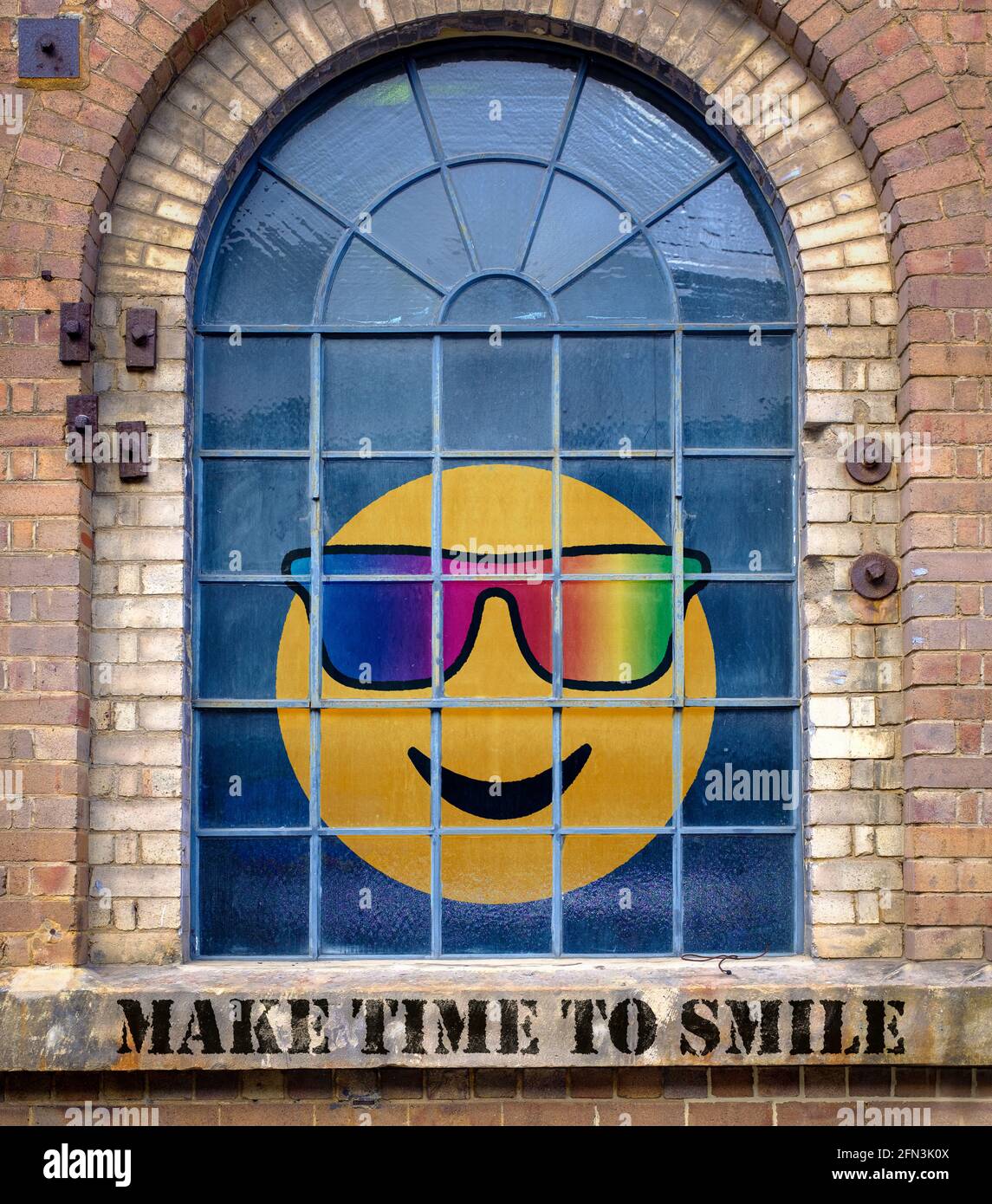 Smile face emoji hi-res stock photography and images - Alamy
