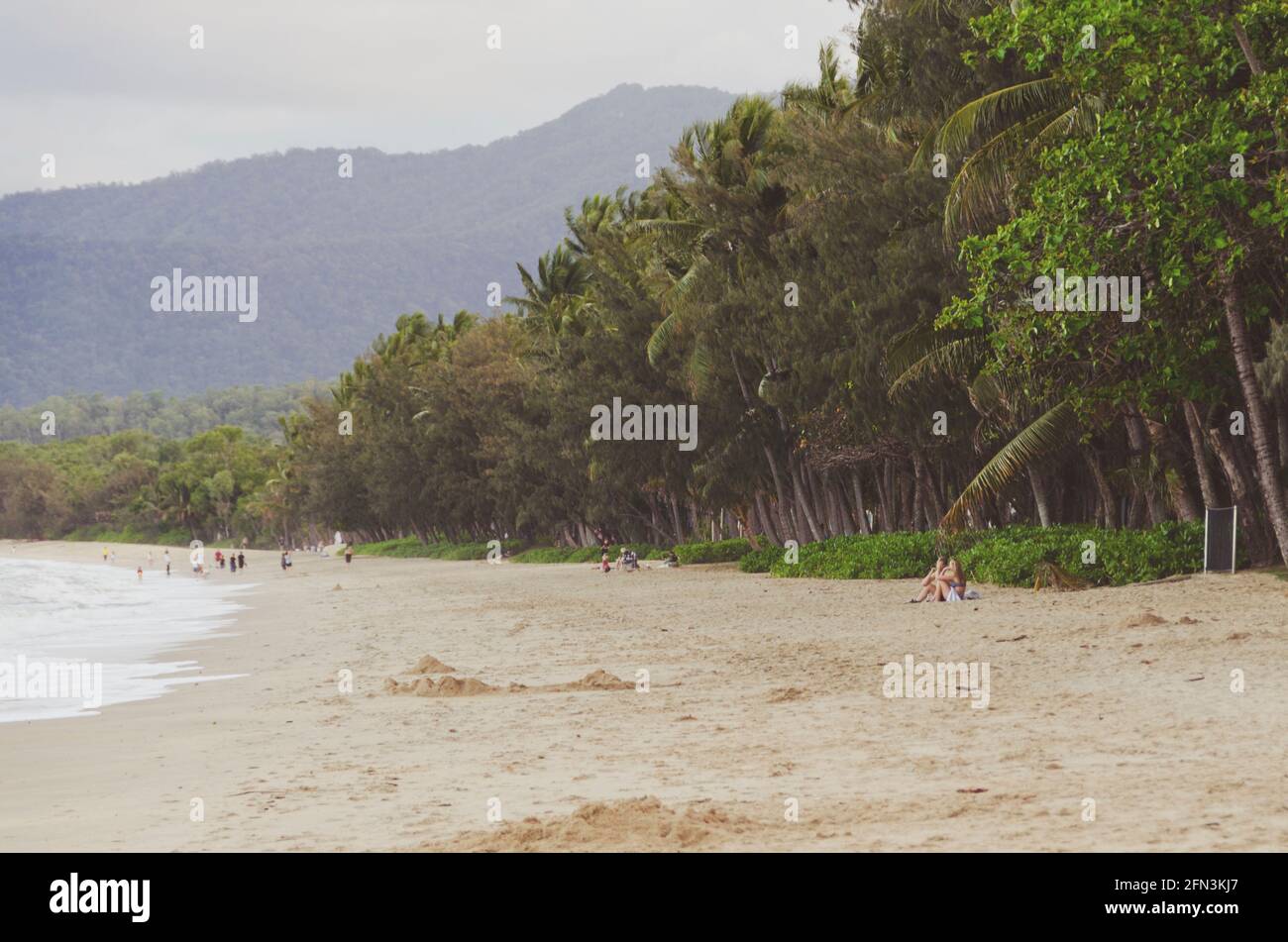 Family beaches australia hi-res stock photography and images - Alamy
