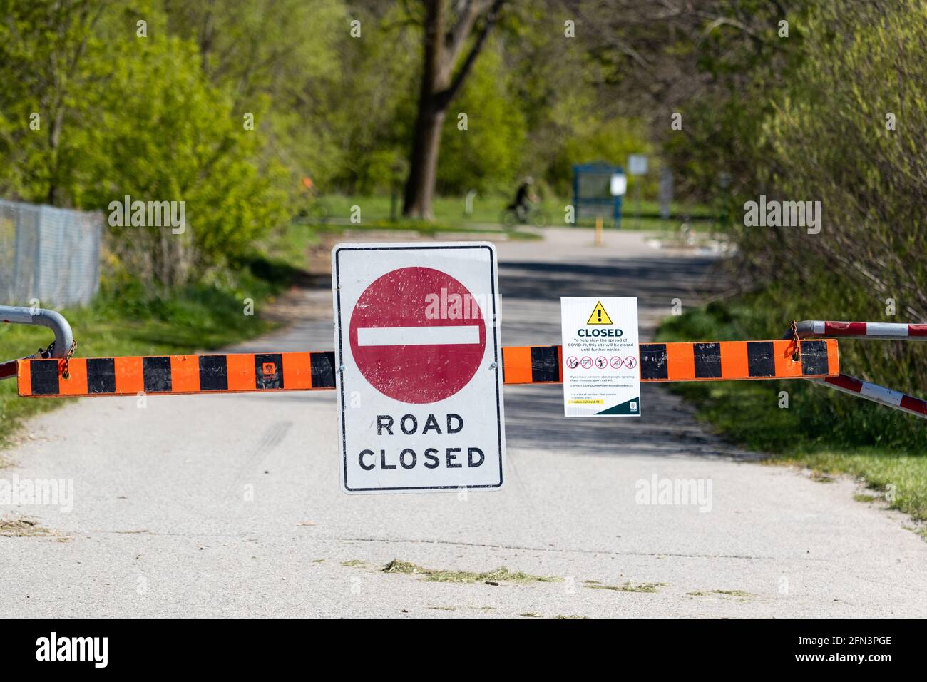 Confusing parking signs hi-res stock photography and images - Alamy