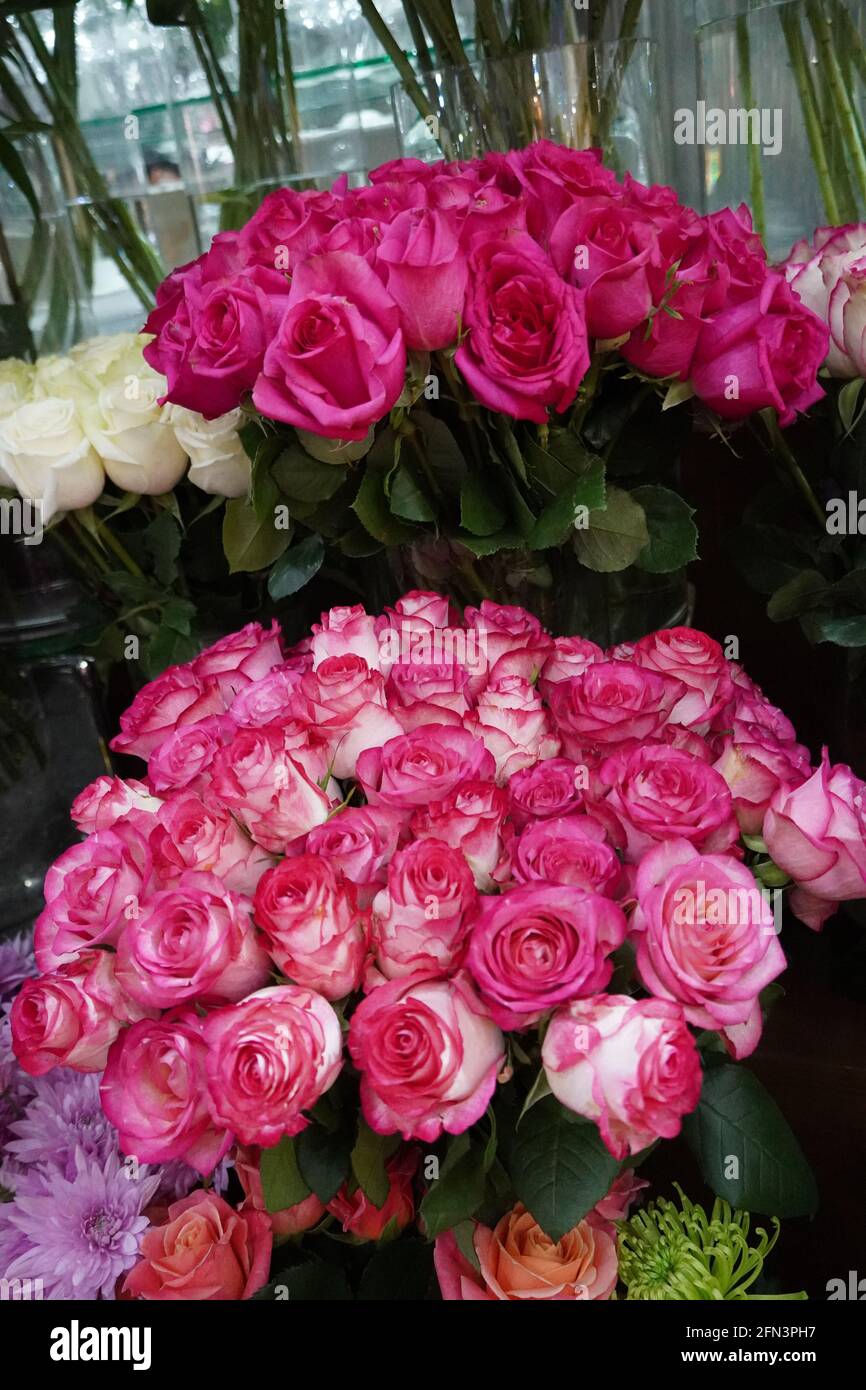 Bunch Of Pink Roses For Love Background. Soft Color Roses Bouquet Stock ...