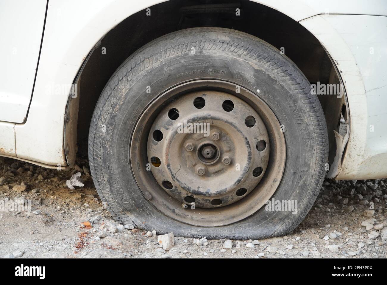 Flat tire hi-res stock photography and images - Alamy