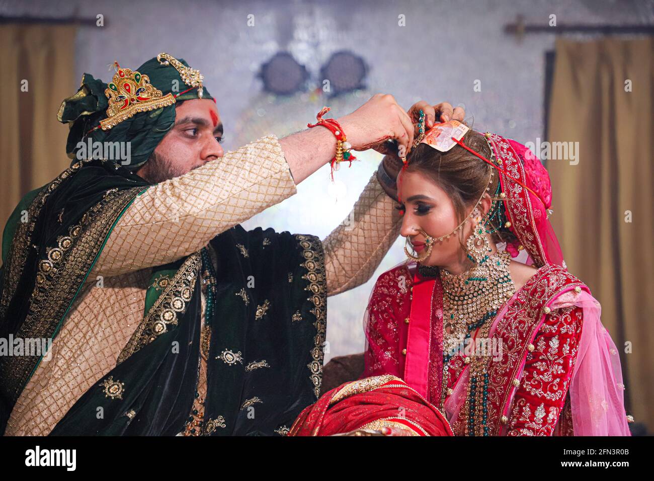 Vermilion on forehead hi-res stock photography and images - Alamy