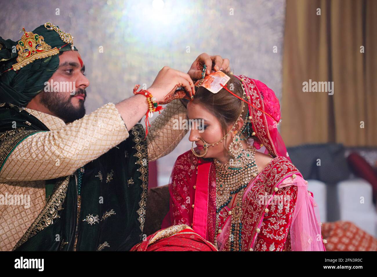 Vermilion on forehead hi-res stock photography and images - Alamy