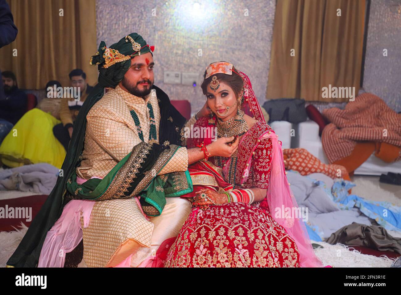 Vermilion on forehead hi-res stock photography and images - Alamy